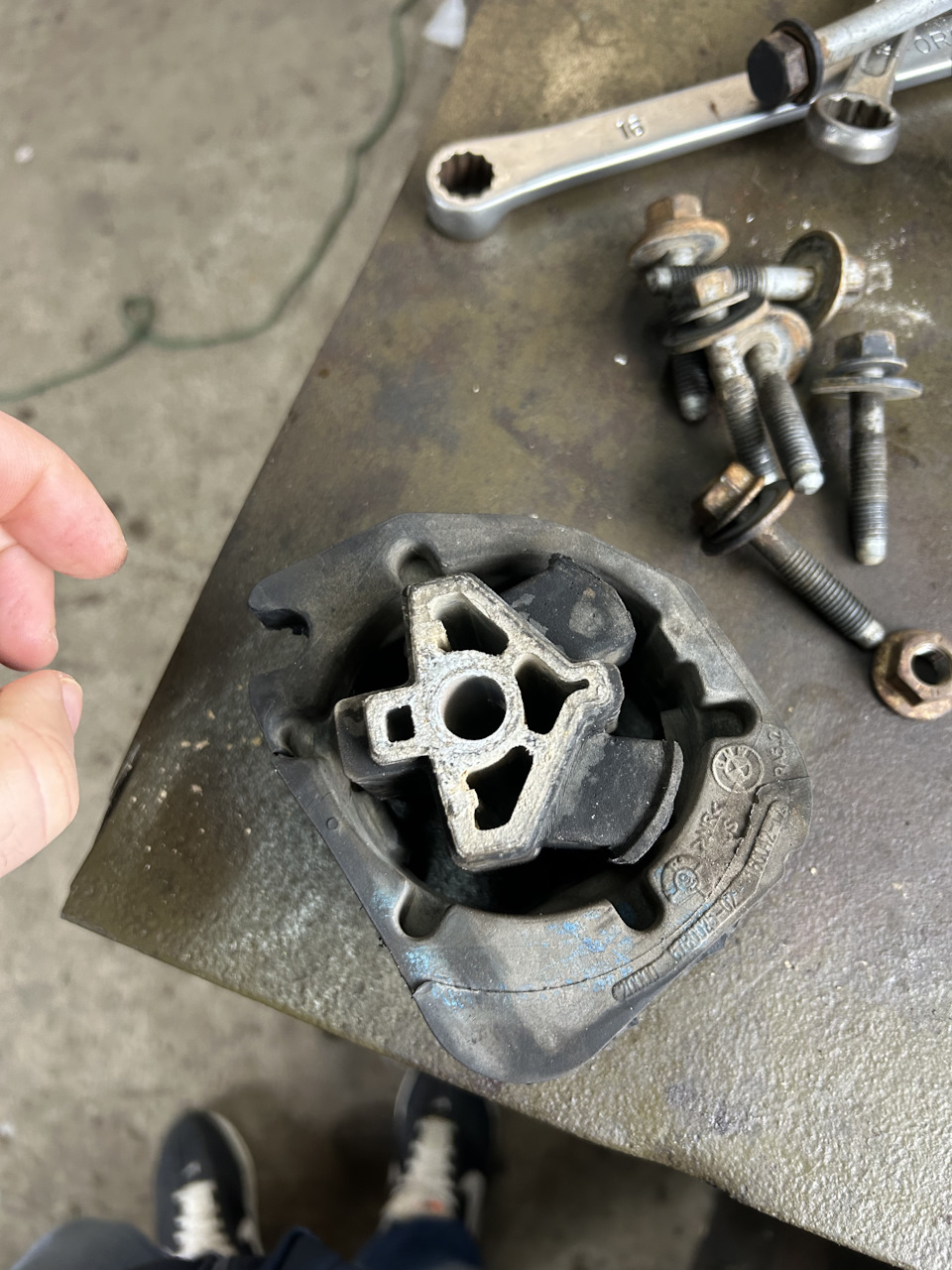 Замена подушки Раздатка E70 — BMW X5 (E70), 3 л, 2009 года | визит на ...