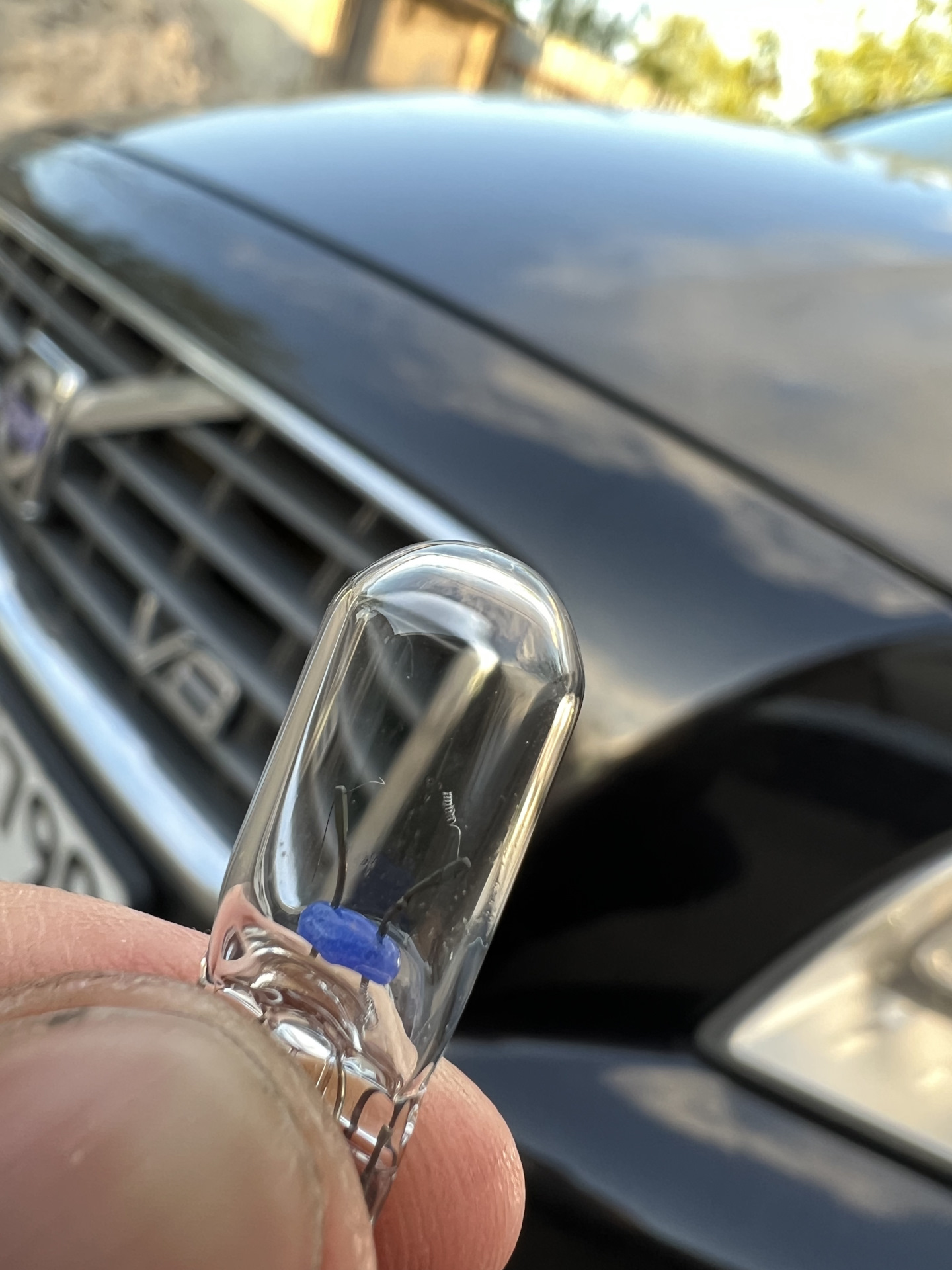 Амортизаторы NIVOMAT и габаритная лампа — Volvo S80 (2G), 4,4 л, 2008 ...