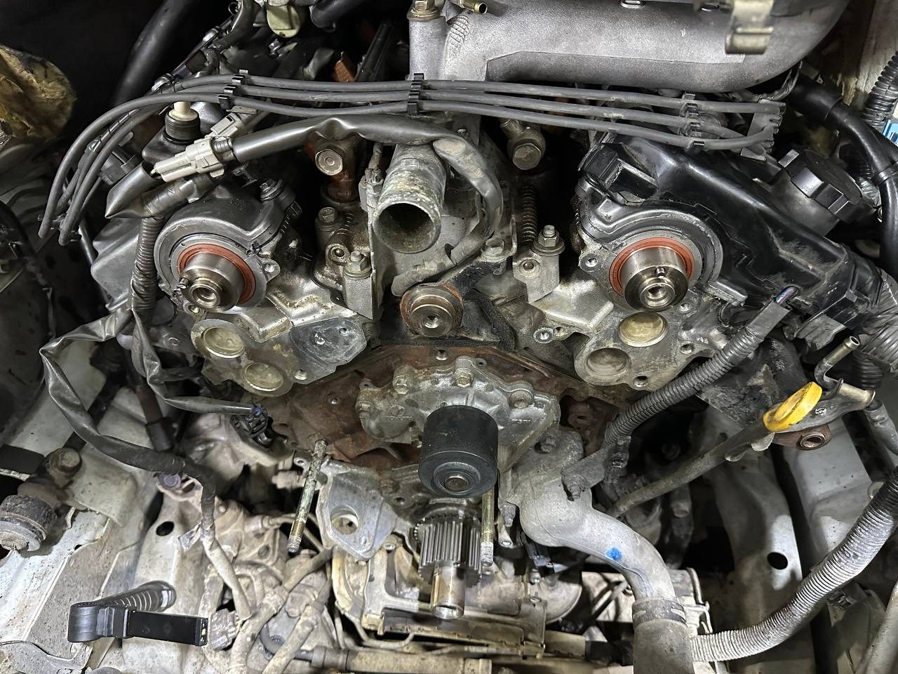 Замена ГРМ и прокладок клапанных крышек 5VZ-FE на Grand Hiace 3.4 ...