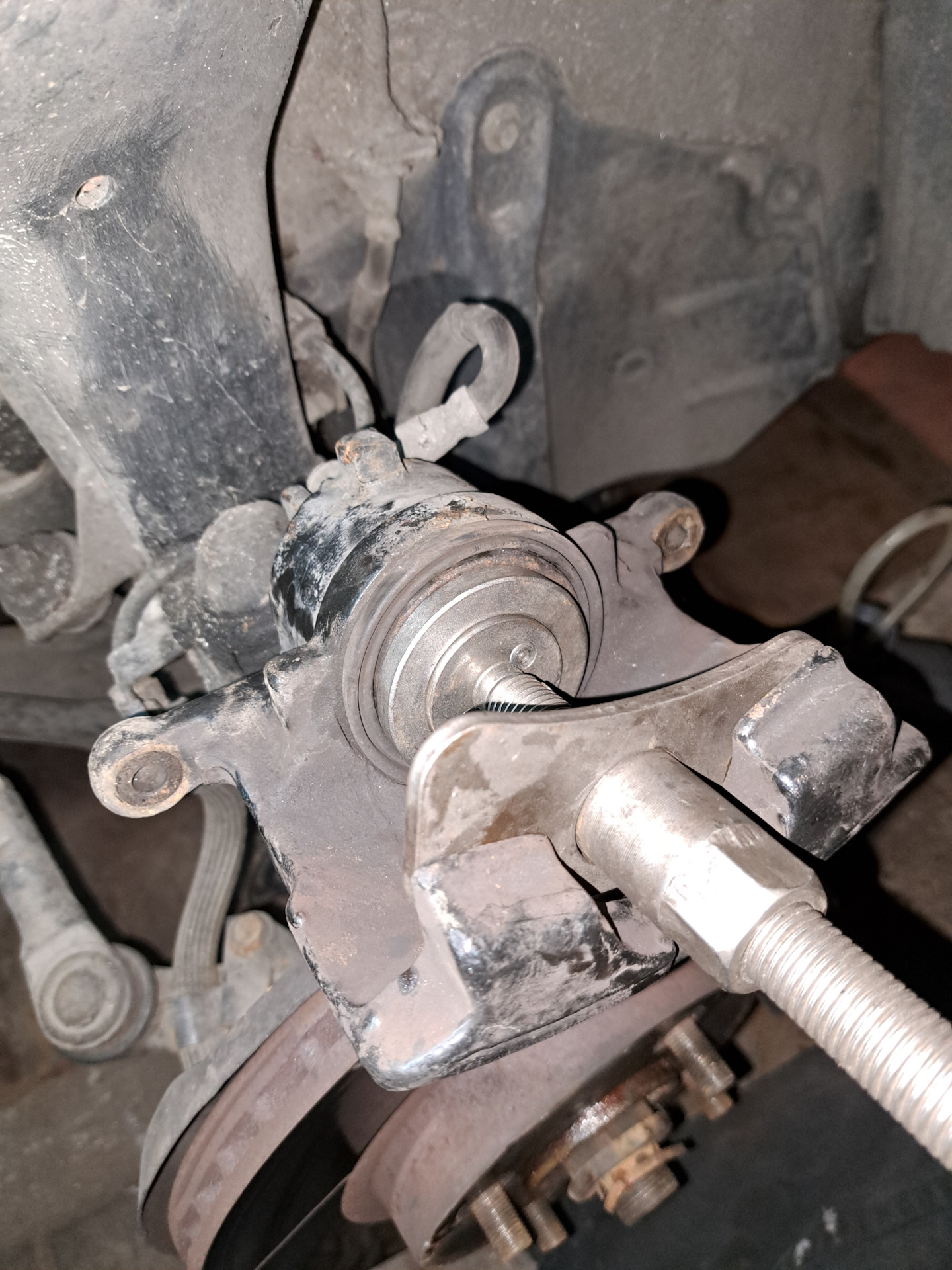 Replacement of brake pads and fluid — Nissan Primera (P11), 2 л, 1997 ...