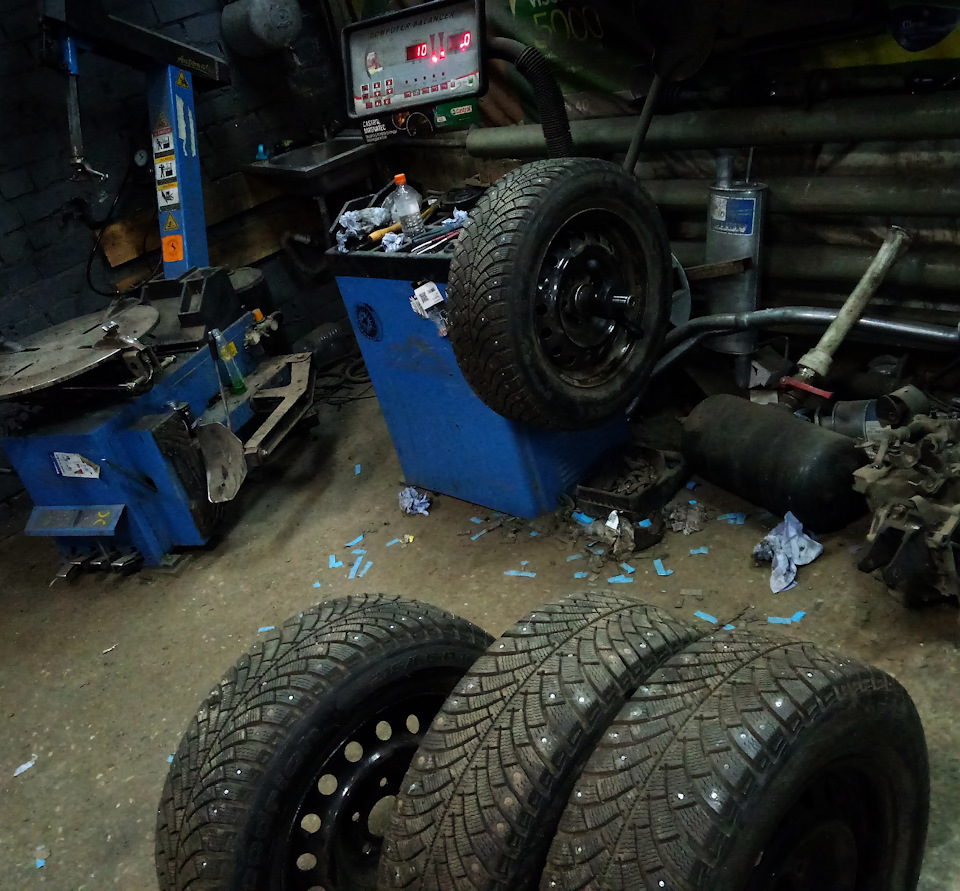 Дошиповка зимних шин BFGoodrich g-Force Stud. Покраска колпаков ...