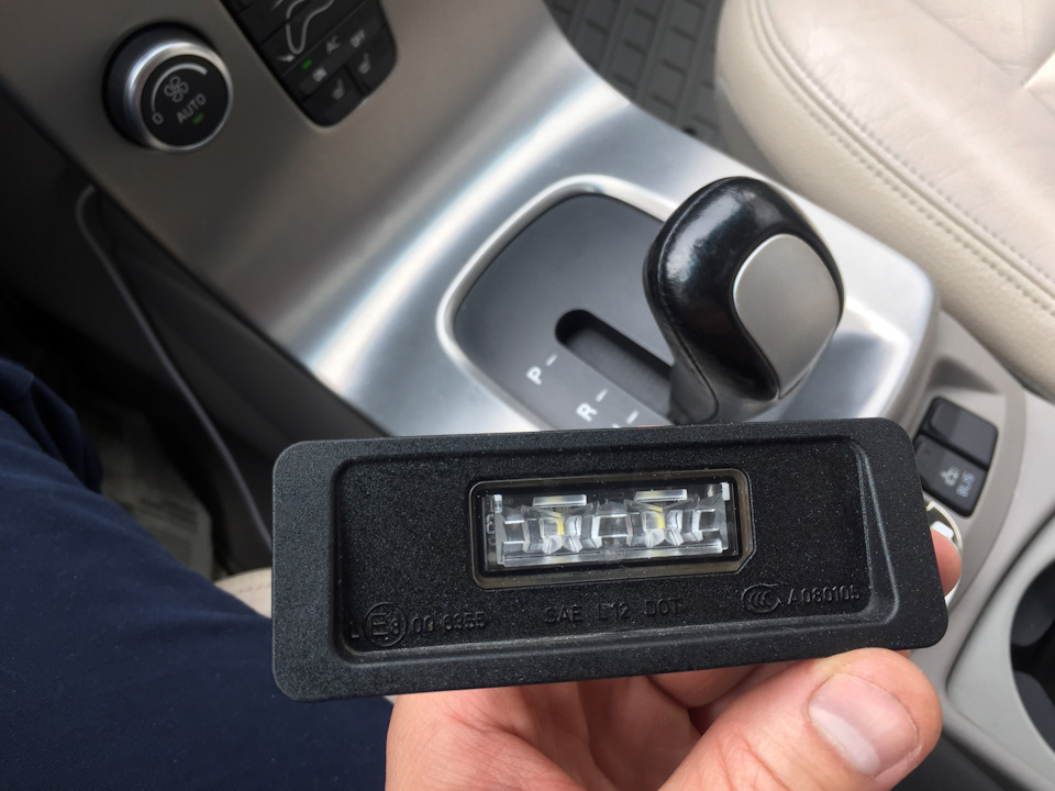 Замена плафонов подсветки номерного знака VOLVO C30 от V40 CC — Volvo ...