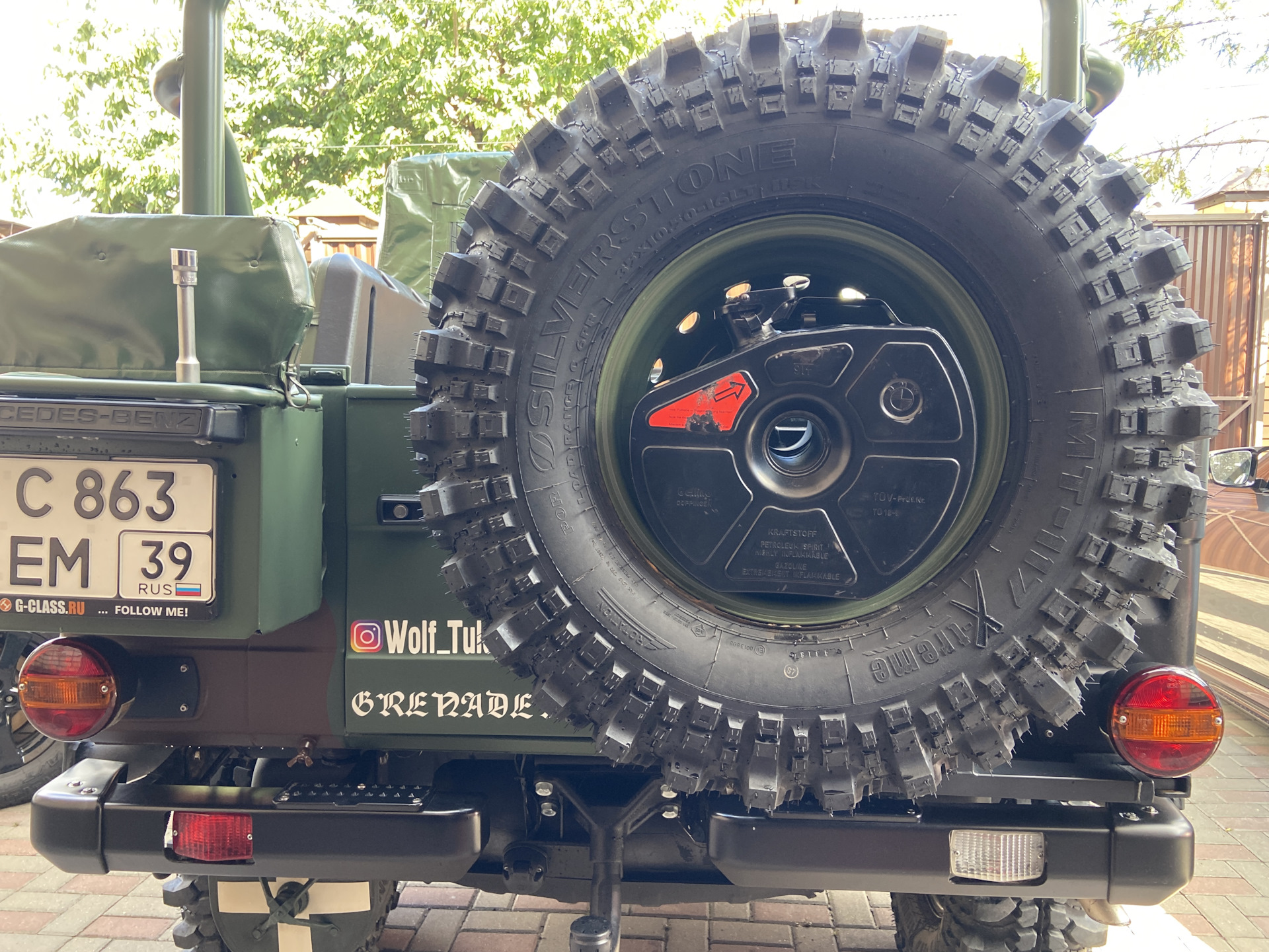 Канистра в запаску — Mercedes-Benz G-Class (W460/W461), 2,5 л, 1993 ...