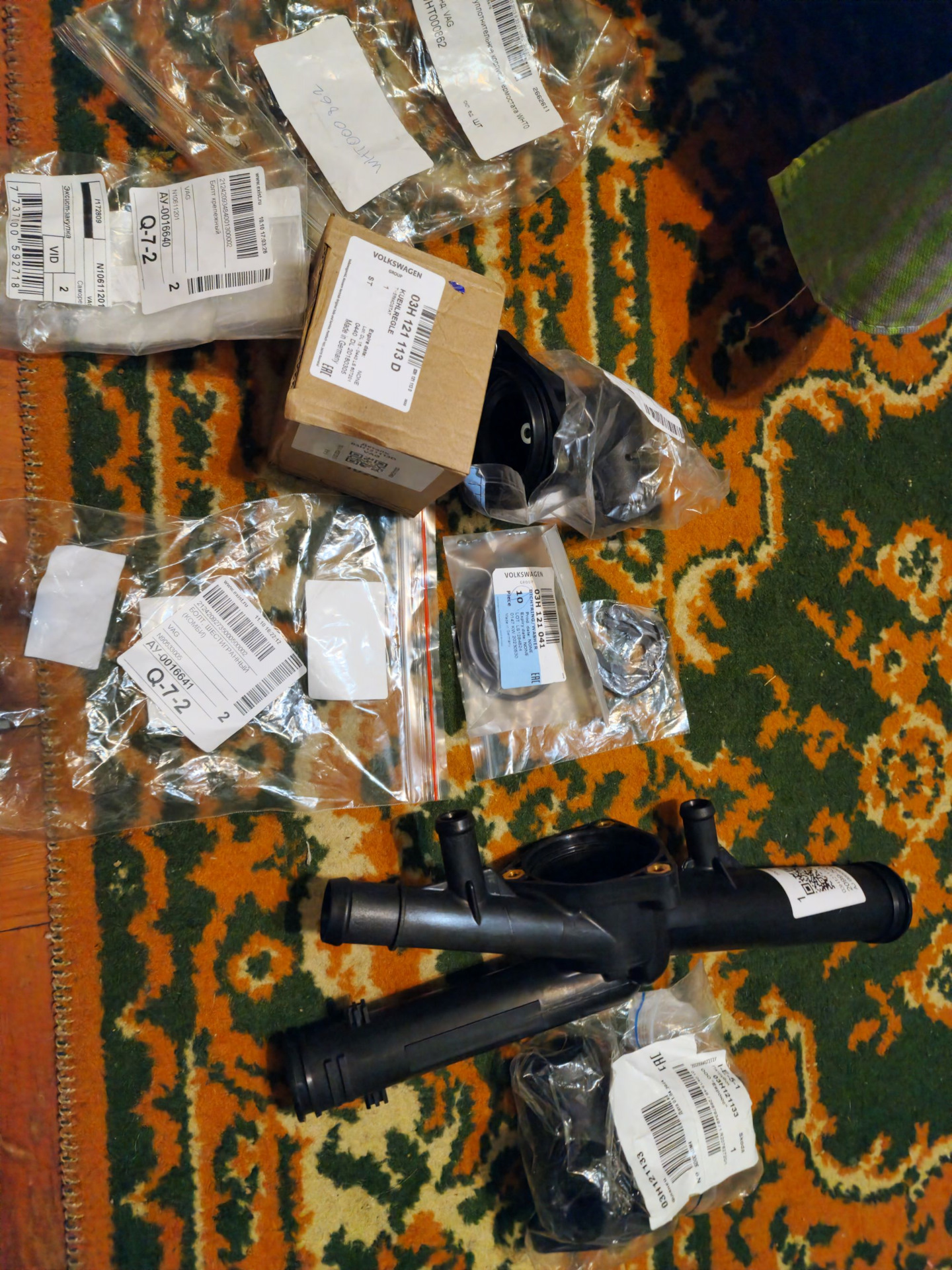 Замена термостата с корпусом — Audi Q7 (1G), 3,6 л, 2006 года | визит ...