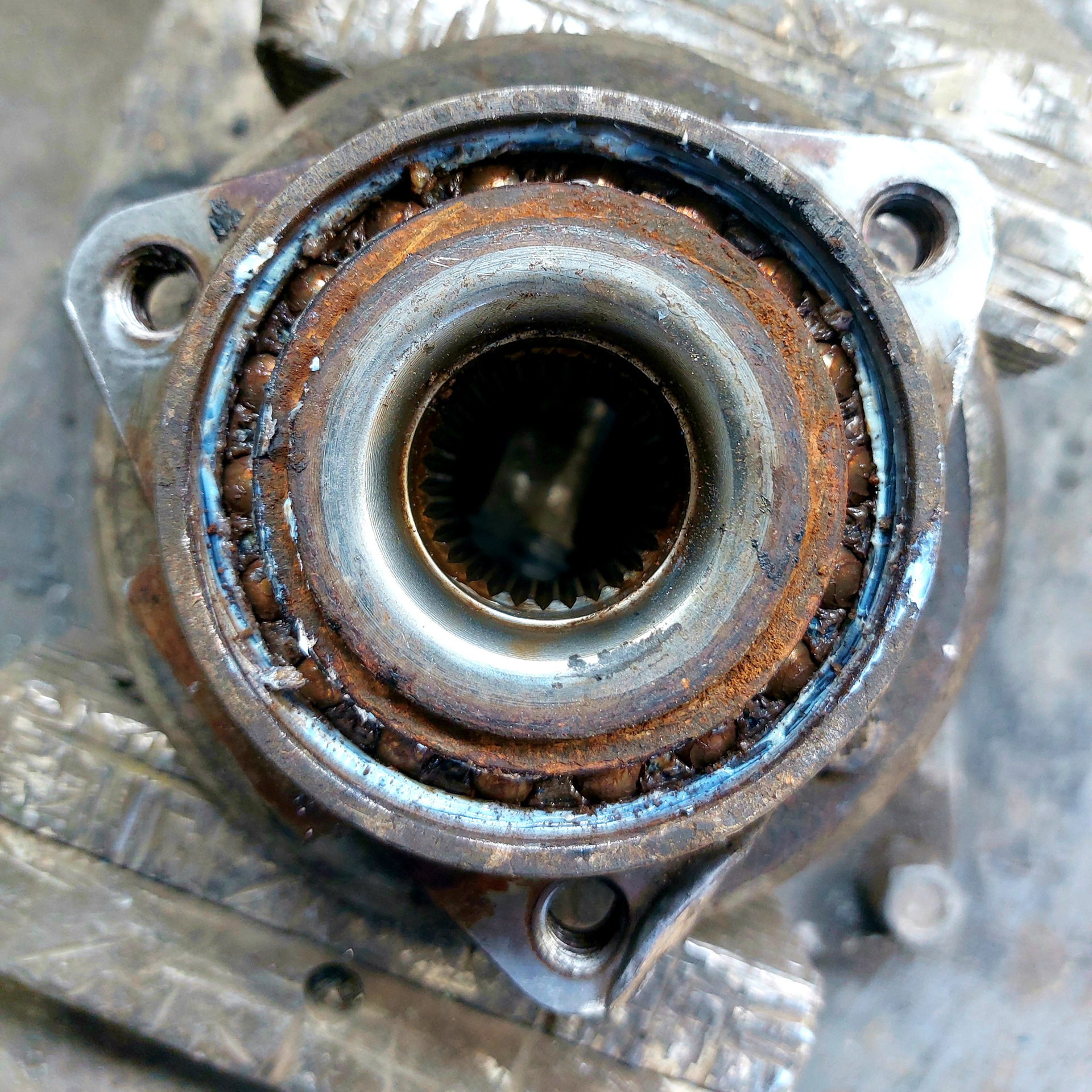 106ткм. Замена правого ступичного подшипника — Opel Antara, 2,2 л, 2014 ...