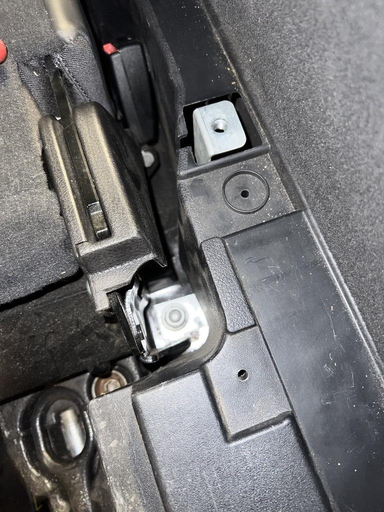 Система крепления груза в багажник — Audi Q7 (1G), 3 л, 2008 года ...