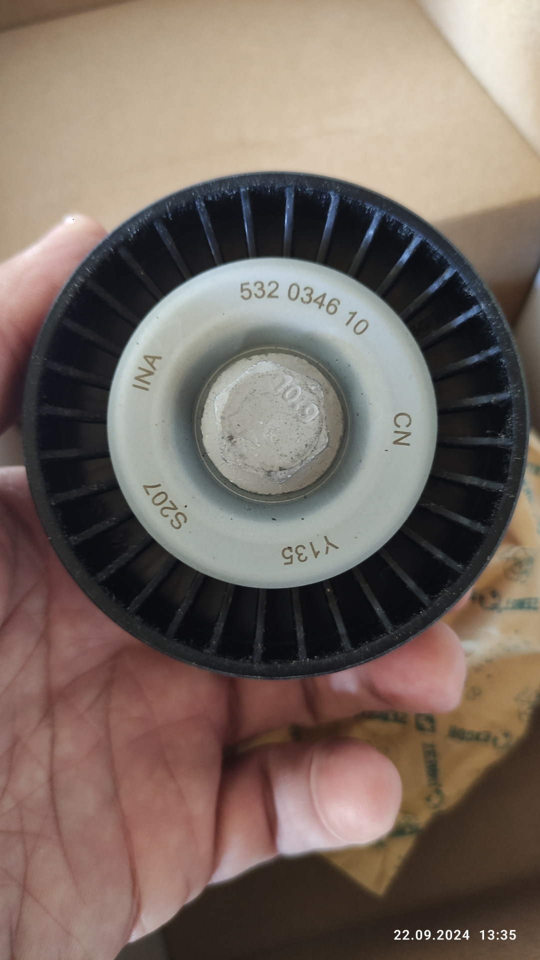 Замена роликов приводного ремня — Volkswagen Polo Sedan, 1,6 л, 2015 ...