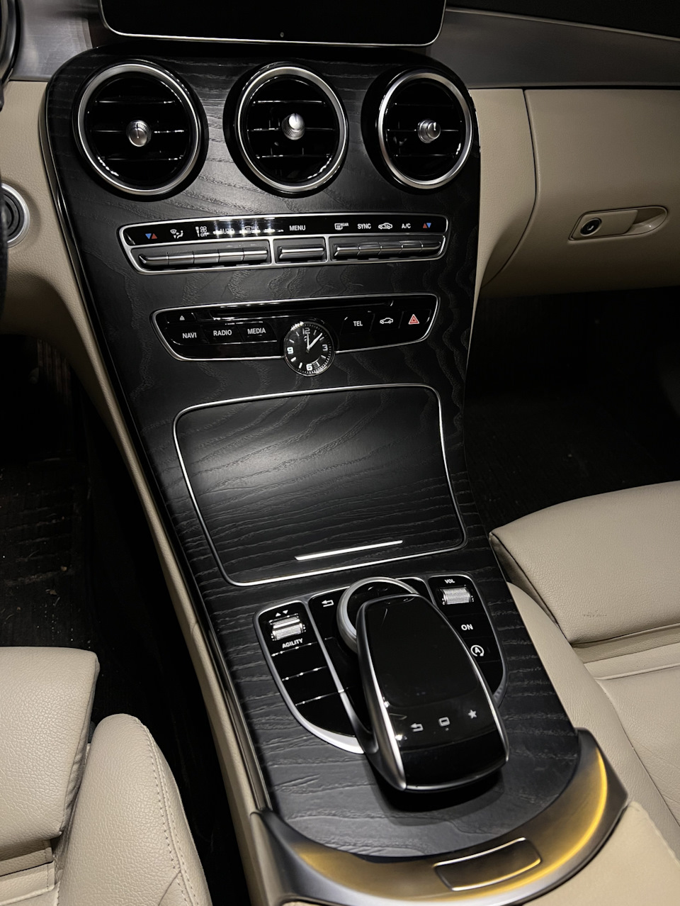 Опция 736 — Центральная консоль с часами "Черный ясень" — Mercedes-Benz ...