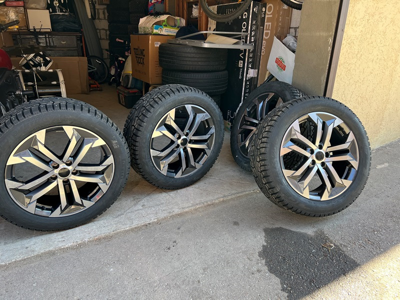 Зимний комплект 2024-25 — Geely Monjaro, 2 л, 2024 года | шины | DRIVE2