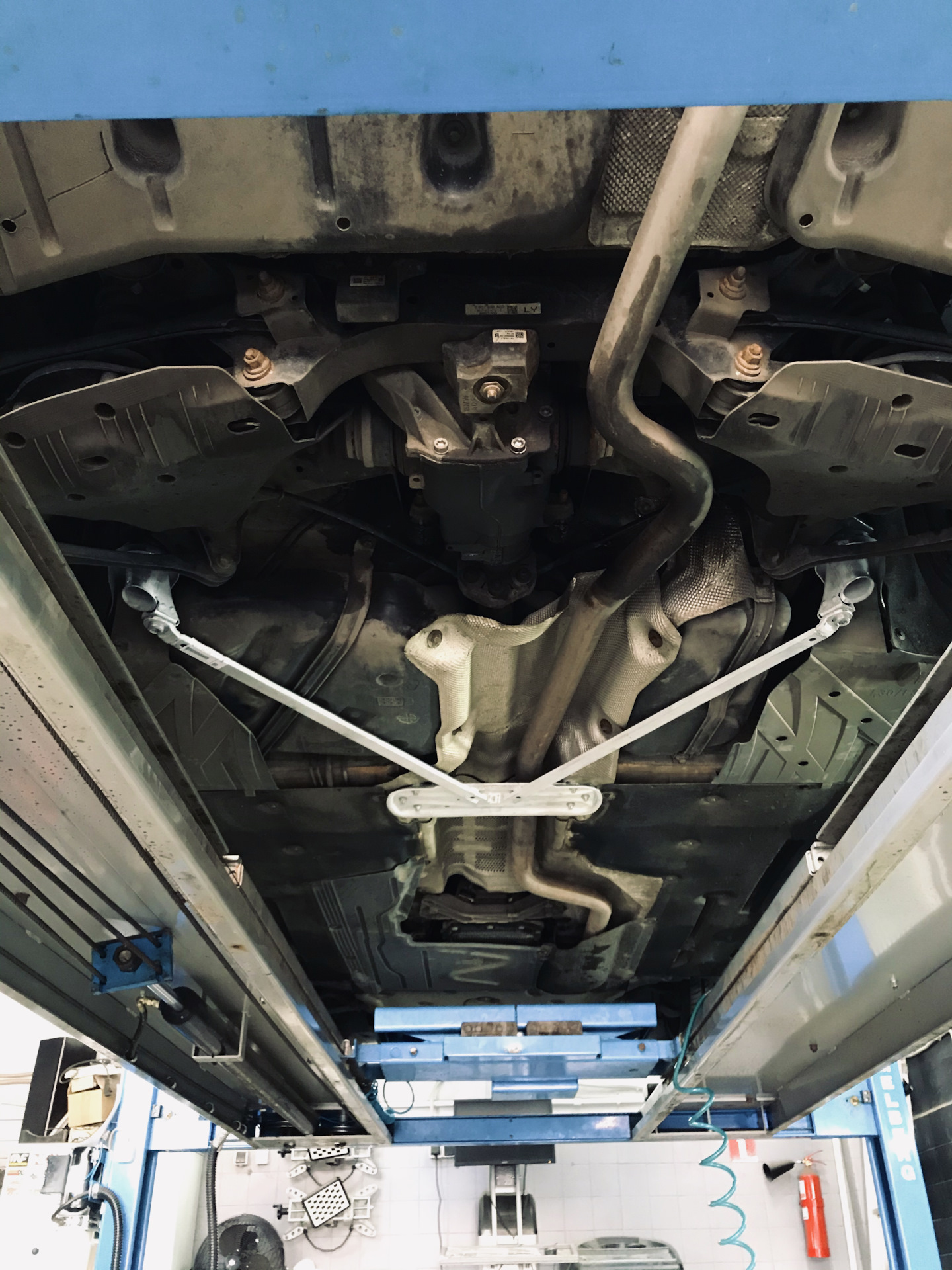 Распорка от 4-ки с пластиной от М3 на BMW F30 — BMW 3 series (F30), 2 л ...