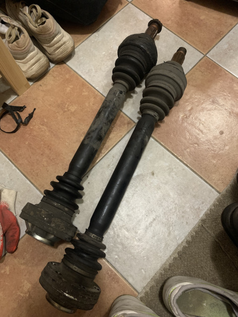 26117526322 Болт с наружным Torx c рифленой головкой BMW | Запчасти на ...