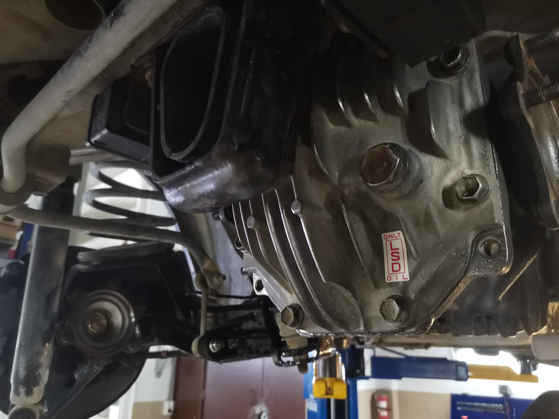 Установка LSD редуктора в Toyota Crown S -141 от Toyota Hiace VCH16 ...