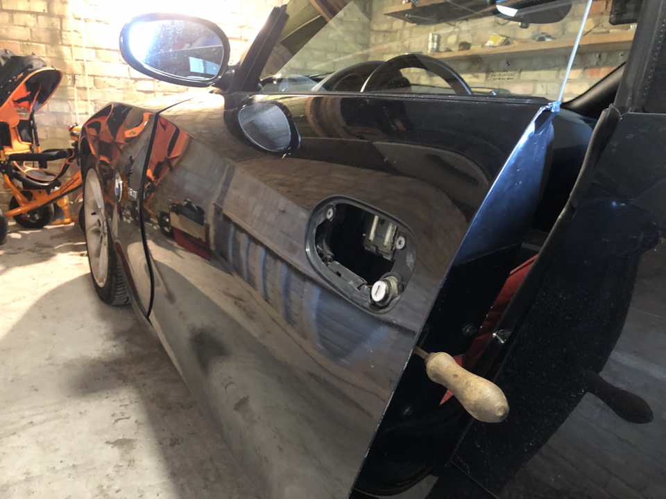 Замена тросика ручки водительской двери — BMW Z4 (E85), 3 л, 2003 года ...