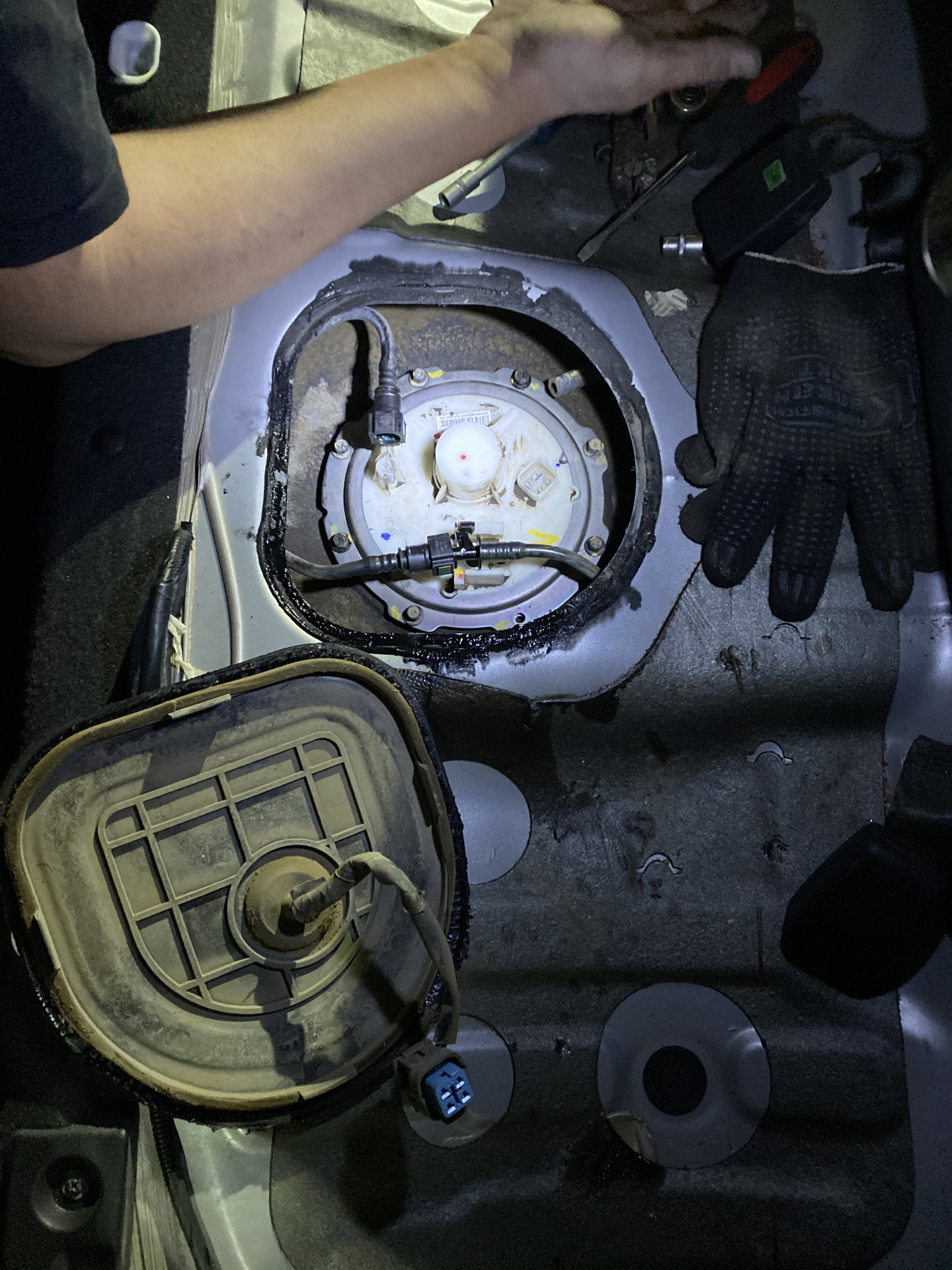 Замена топливного фильтра — KIA Rio (3G), 1,6 л, 2014 года | плановое ...