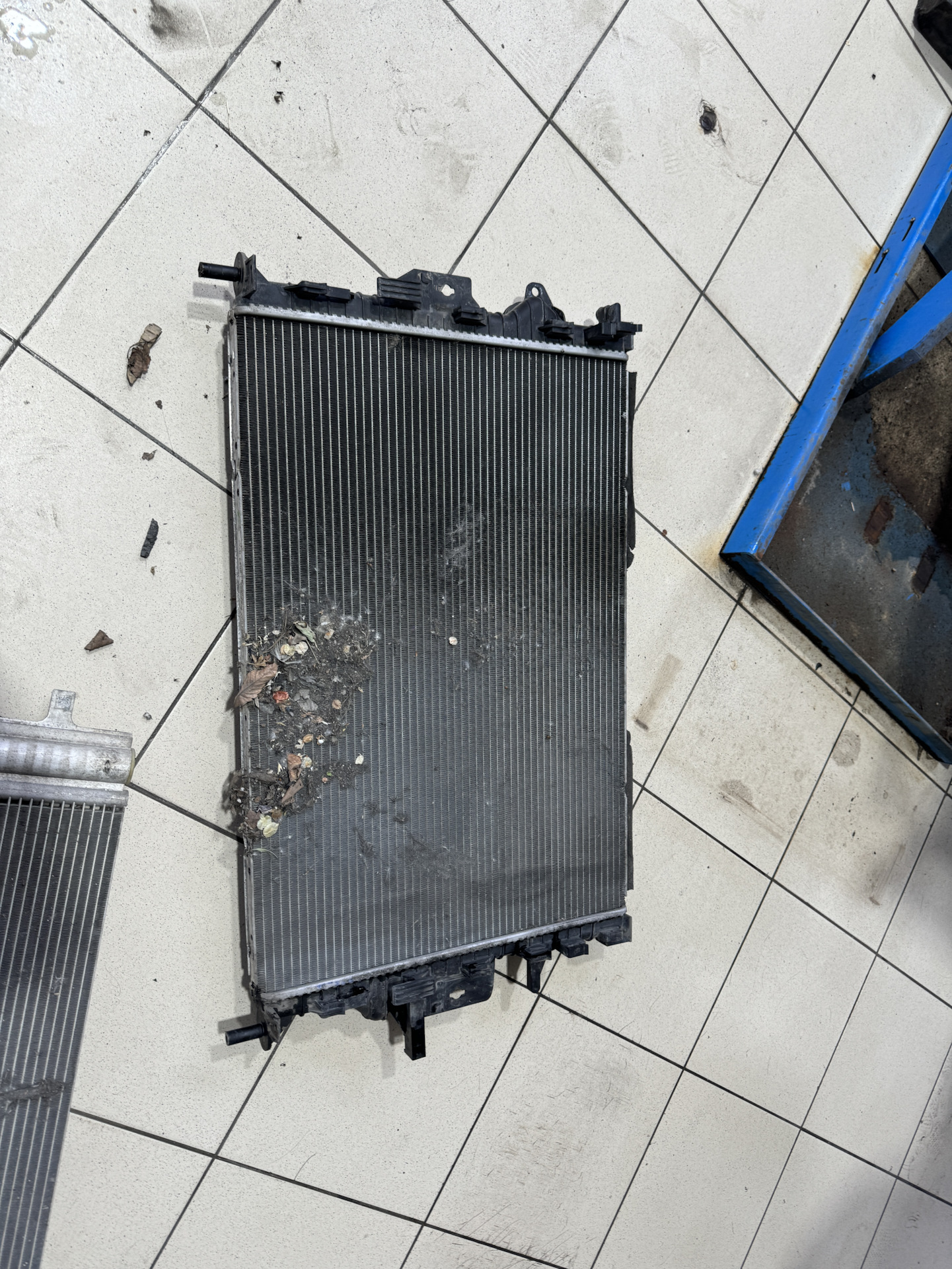 То системы охлаждения — Volvo V40 (2G), 2 л, 2017 года | плановое ТО ...