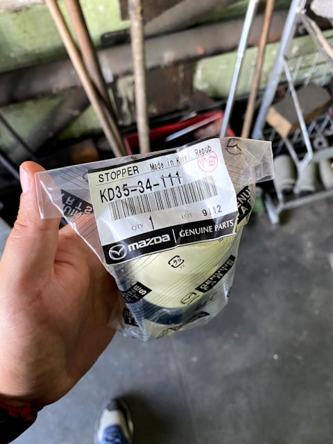 KD3534111 Отбойник переднего амортизатора Mazda | Запчасти на DRIVE2