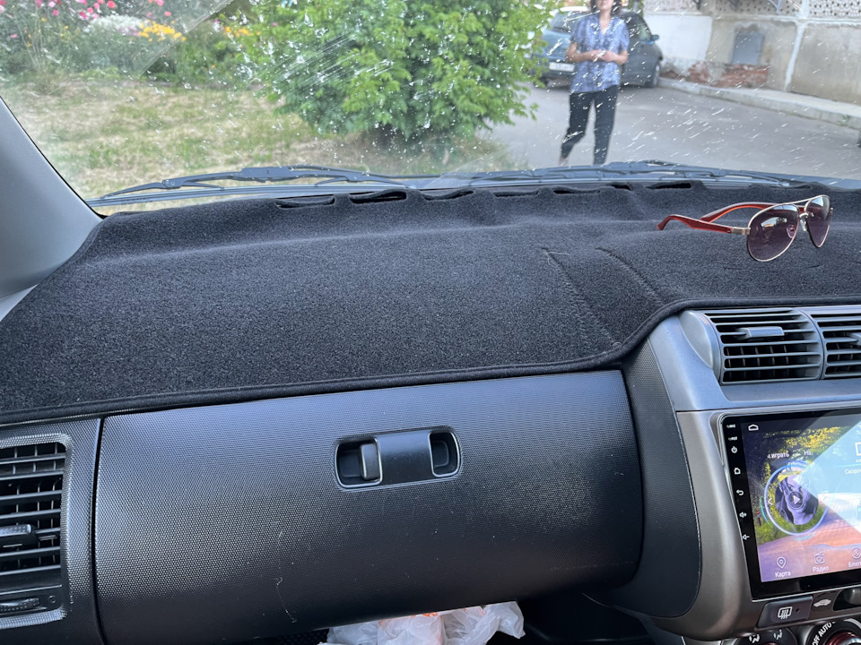 Коврик на торпеду — Honda Fit (1G), 1,5 л, 2003 года | просто так | DRIVE2