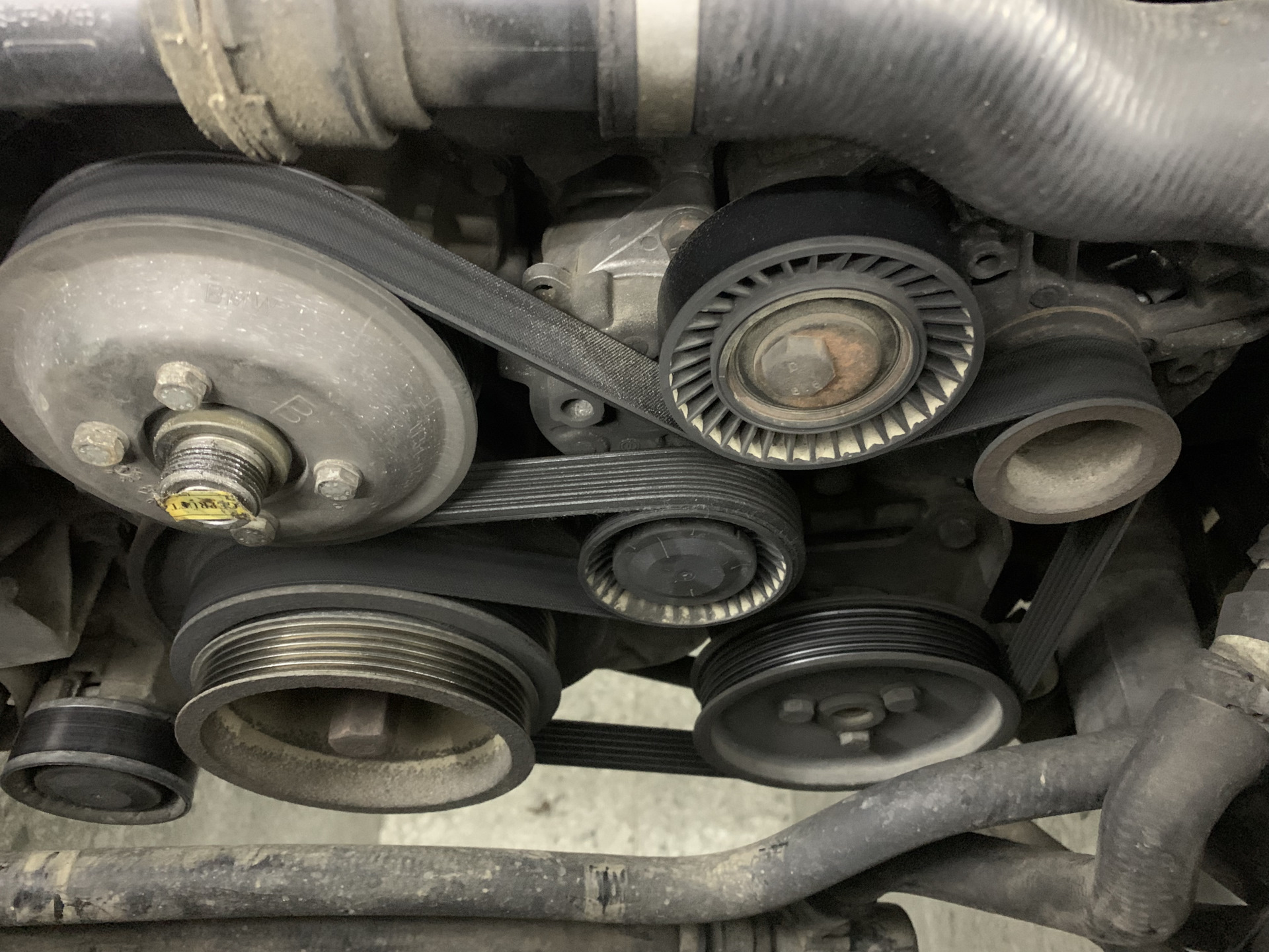 Замена помпы охлаждения №2 (HEPU P472 развалилась спустя 18023 км). — BMW 5 series (E39), 3 л ...