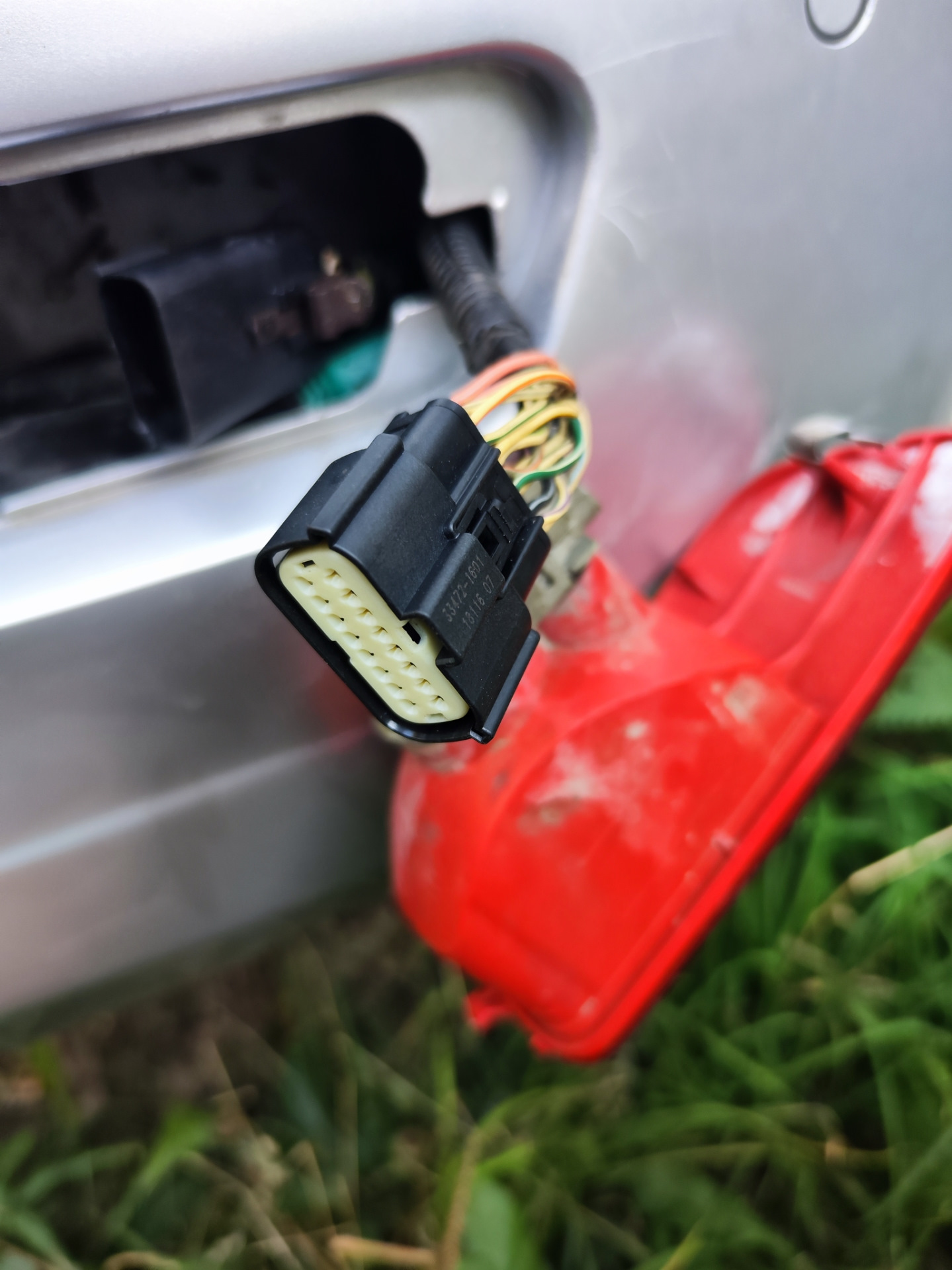 Замена разъема задних фонарей — Chrysler 300C (1G), 3,5 л, 2005 года ...