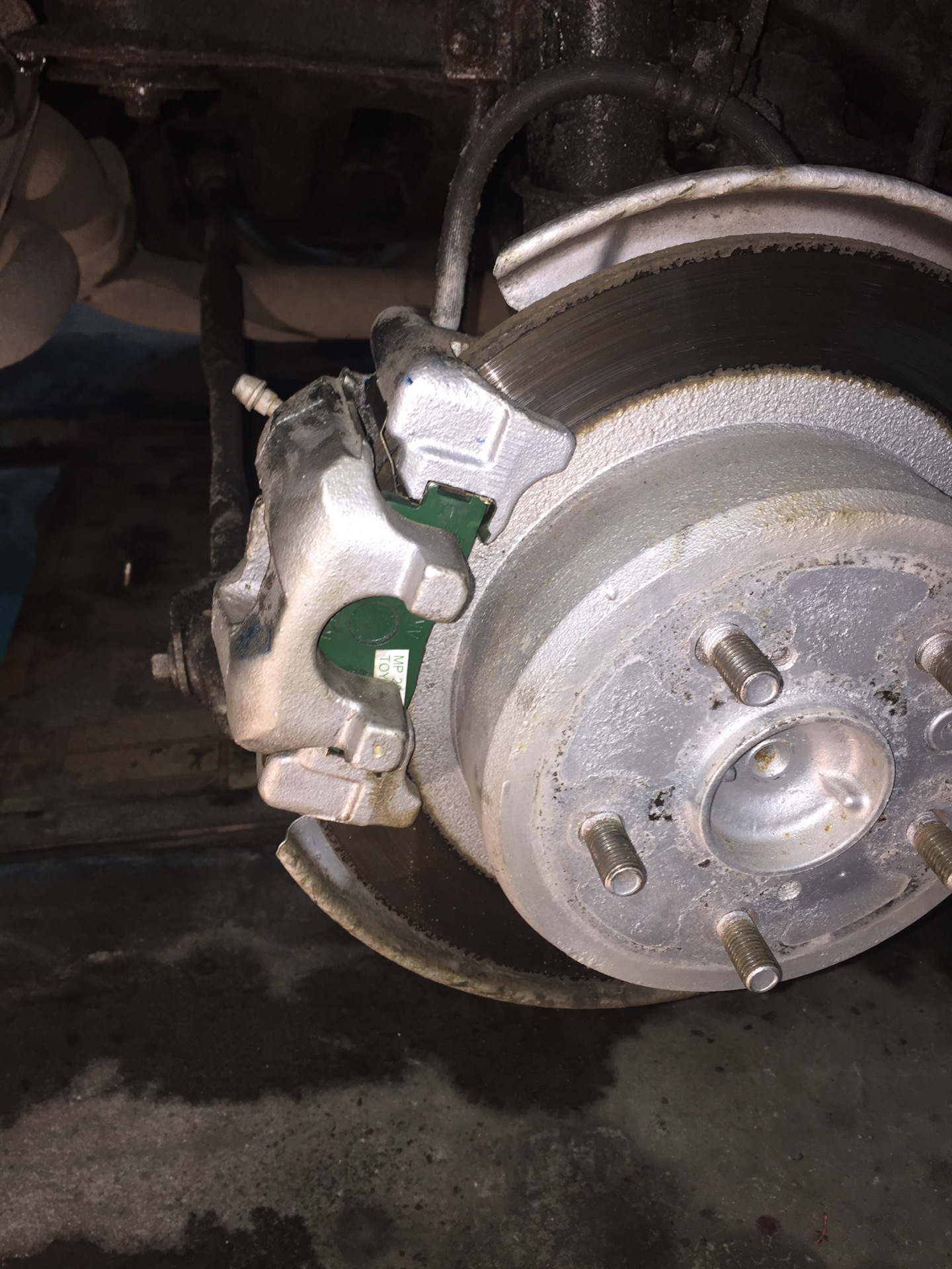 Замена задних тормозных колодок. — Toyota Camry (XV30), 3 л, 2003 года ...