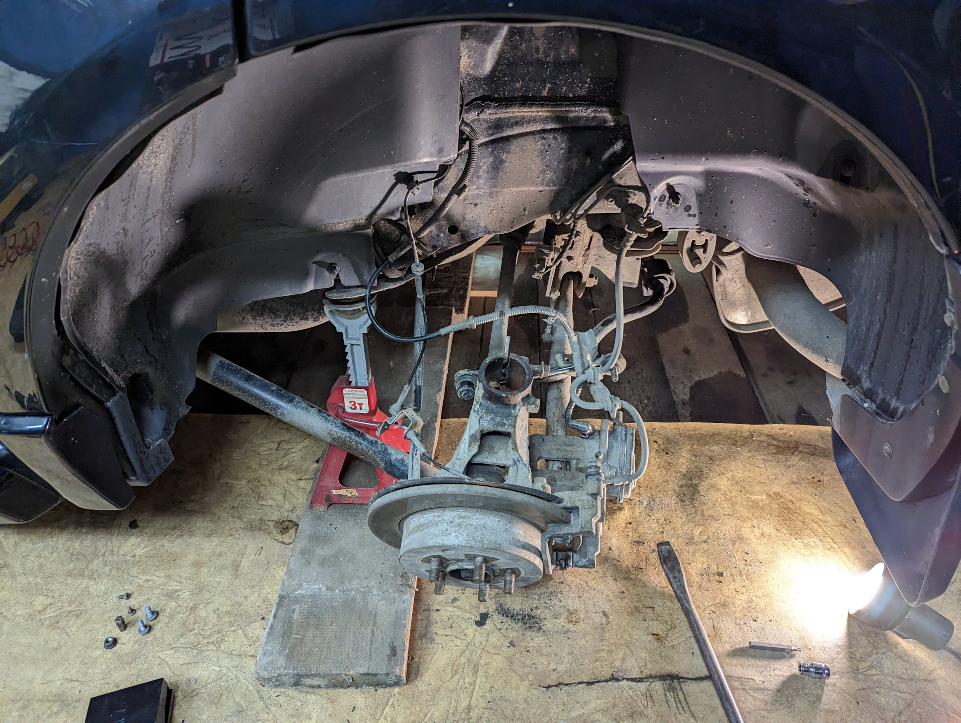 Замена задних опор, амортизаторов и других деталей подвески — Land ...