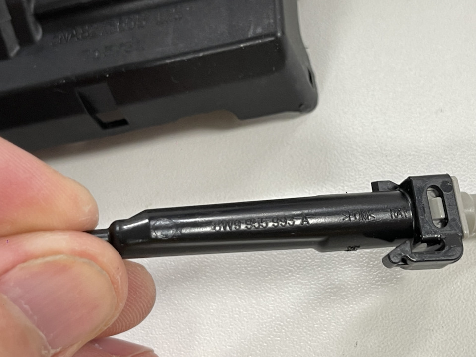 8W9955993A Жиклёр с клапаном VAG | Запчасти на DRIVE2