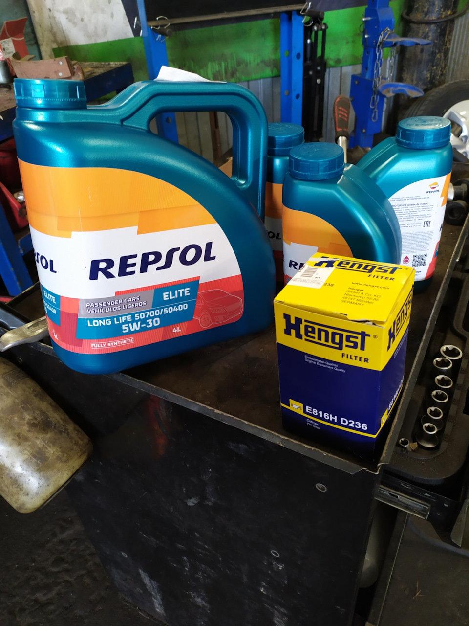 E816HD236 Вставка для масляного фильтра с комплектом прокладок HENGST ...