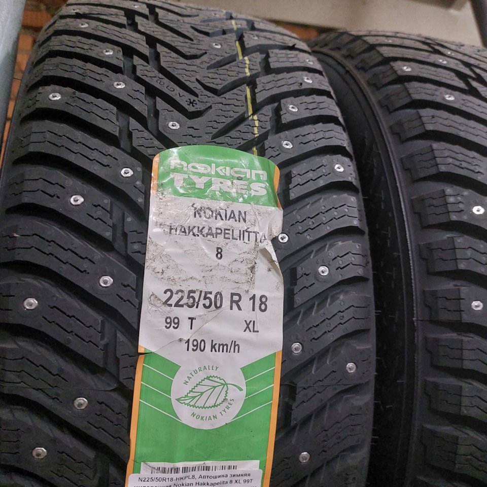 Шины зимние шипованные Nokian 225/50 R18 на Toyota Camry (XV40), Toyota ...