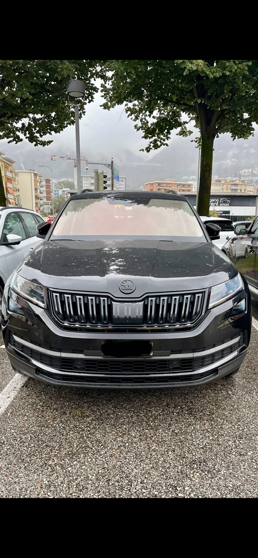 поменял оконтовку решетки на черную — Skoda Kodiaq (1G), 2 л, 2017 года ...