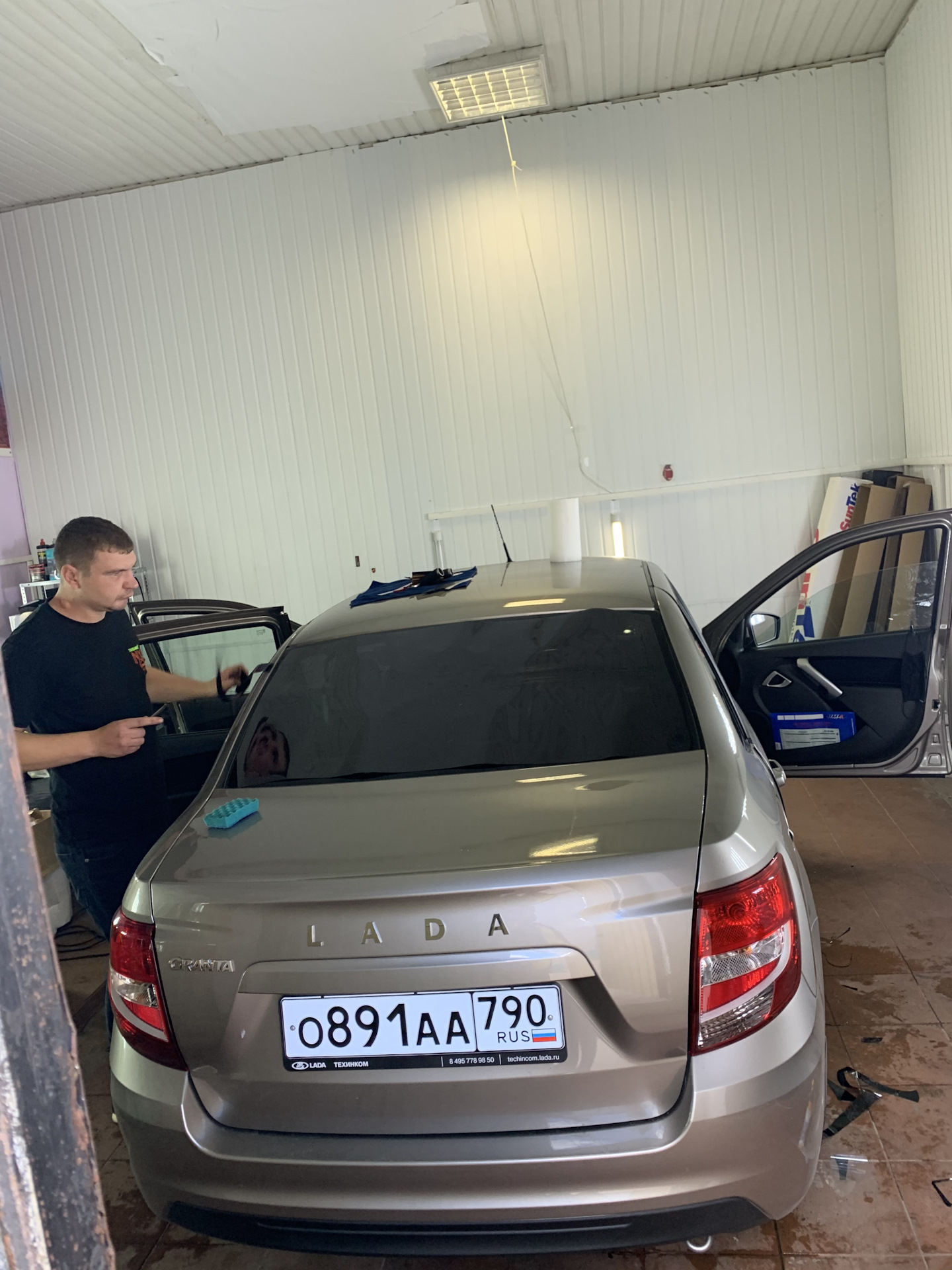 Тонировка — Lada Granta (2G) FL, 1,6 л, 2020 года | визит на сервис | DRIVE2