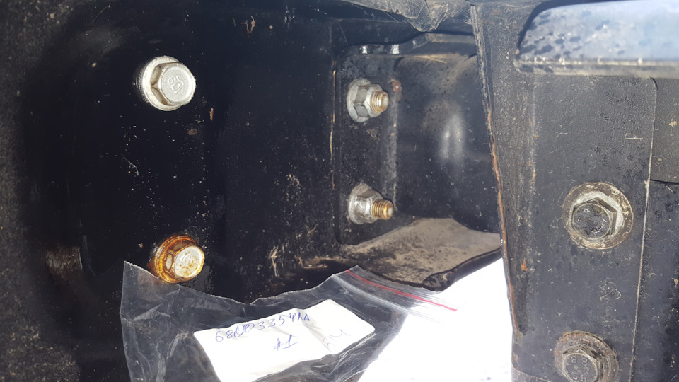 Болт бампера — Jeep Wrangler (JK), 3,6 л, 2014 года | запчасти | DRIVE2