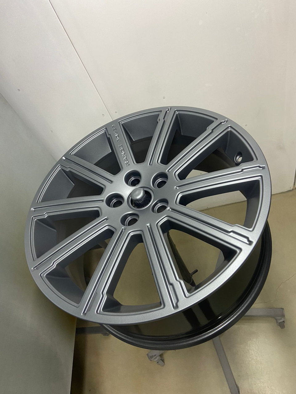 R20.GUN METAL. — Land Rover Range Rover (3G), 4,4 л, 2011 года ...