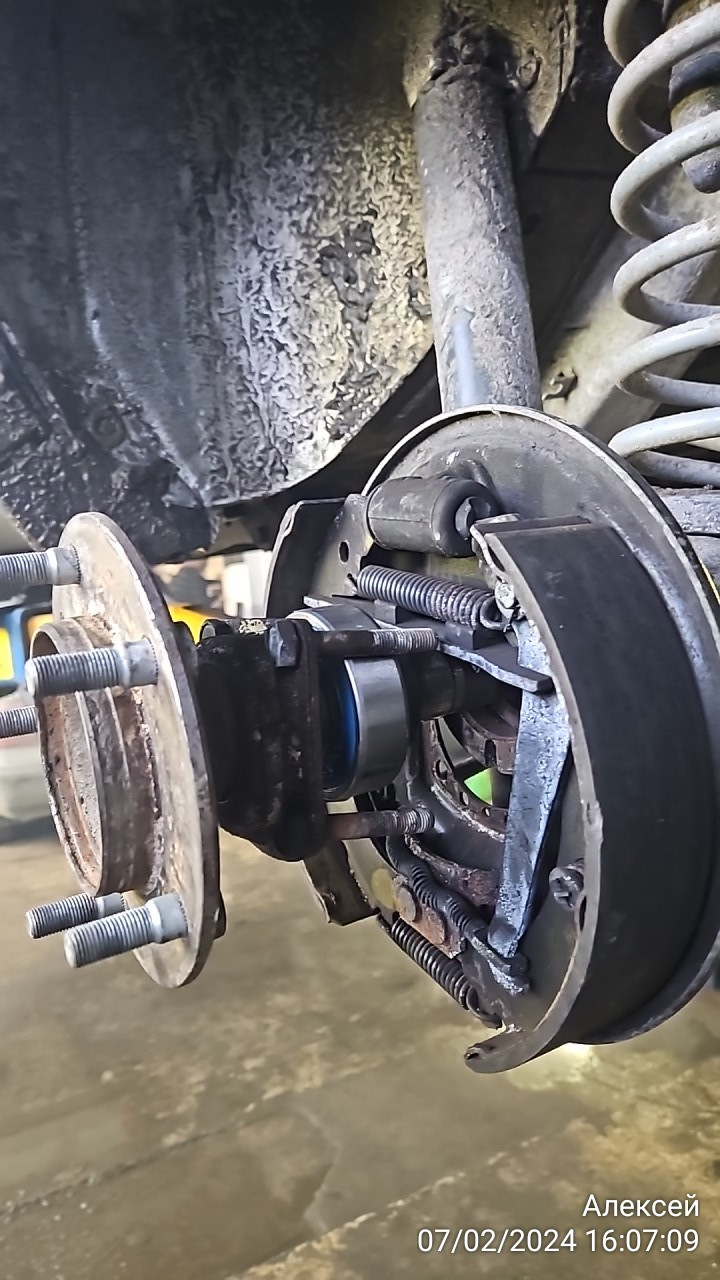 Фотография «Запрессовка нового подшипника.»