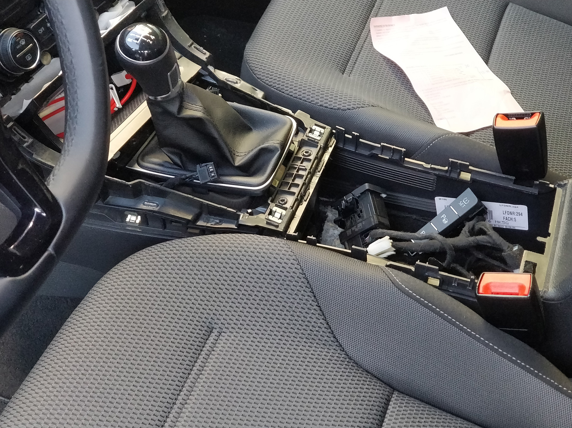 Garage door opener and new central console — Volkswagen Golf Mk7, 1,6 л ...