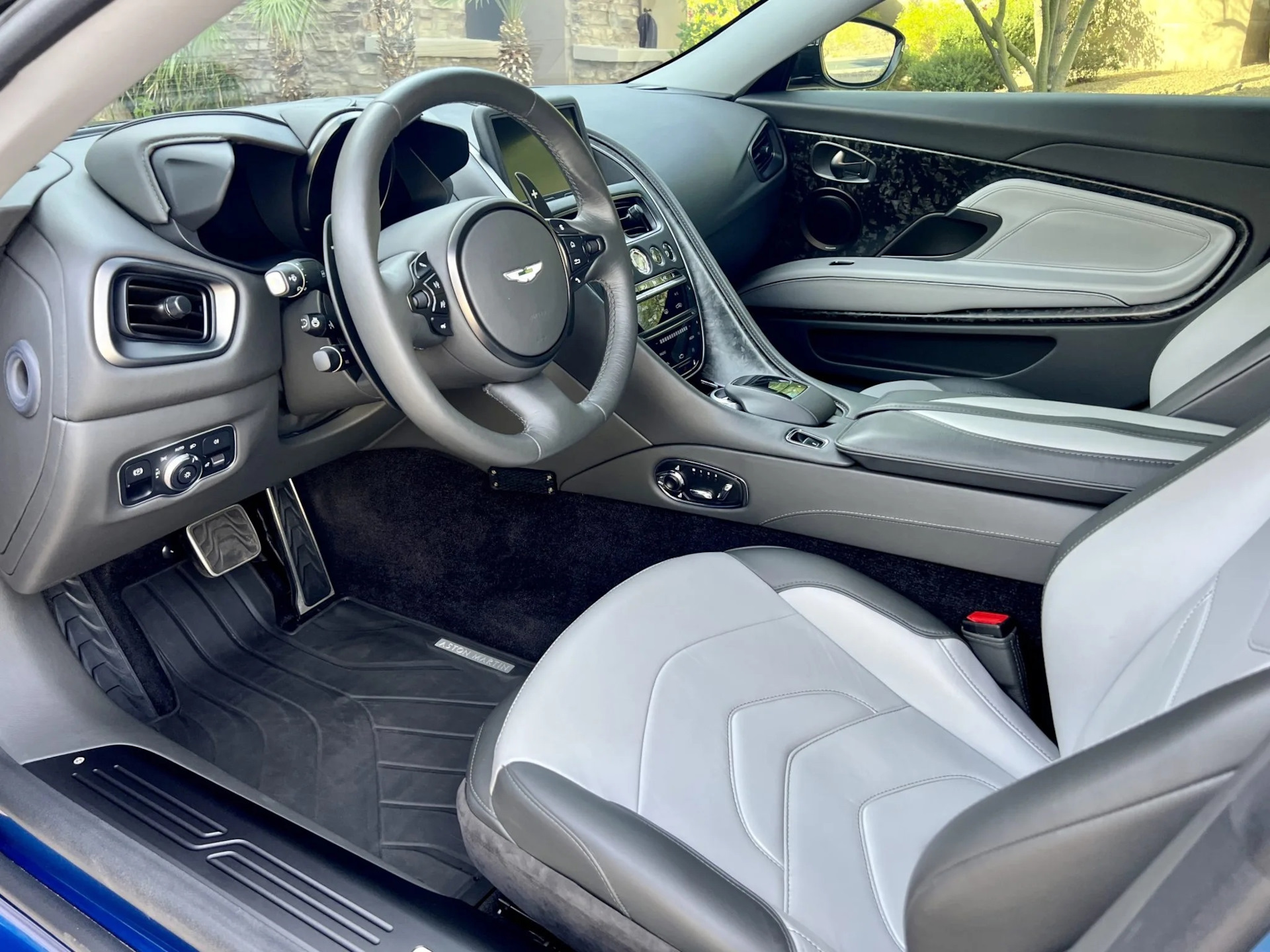 Новости аукционов: Aston-Martin DBS Superleggera 2020 года. — DRIVE2