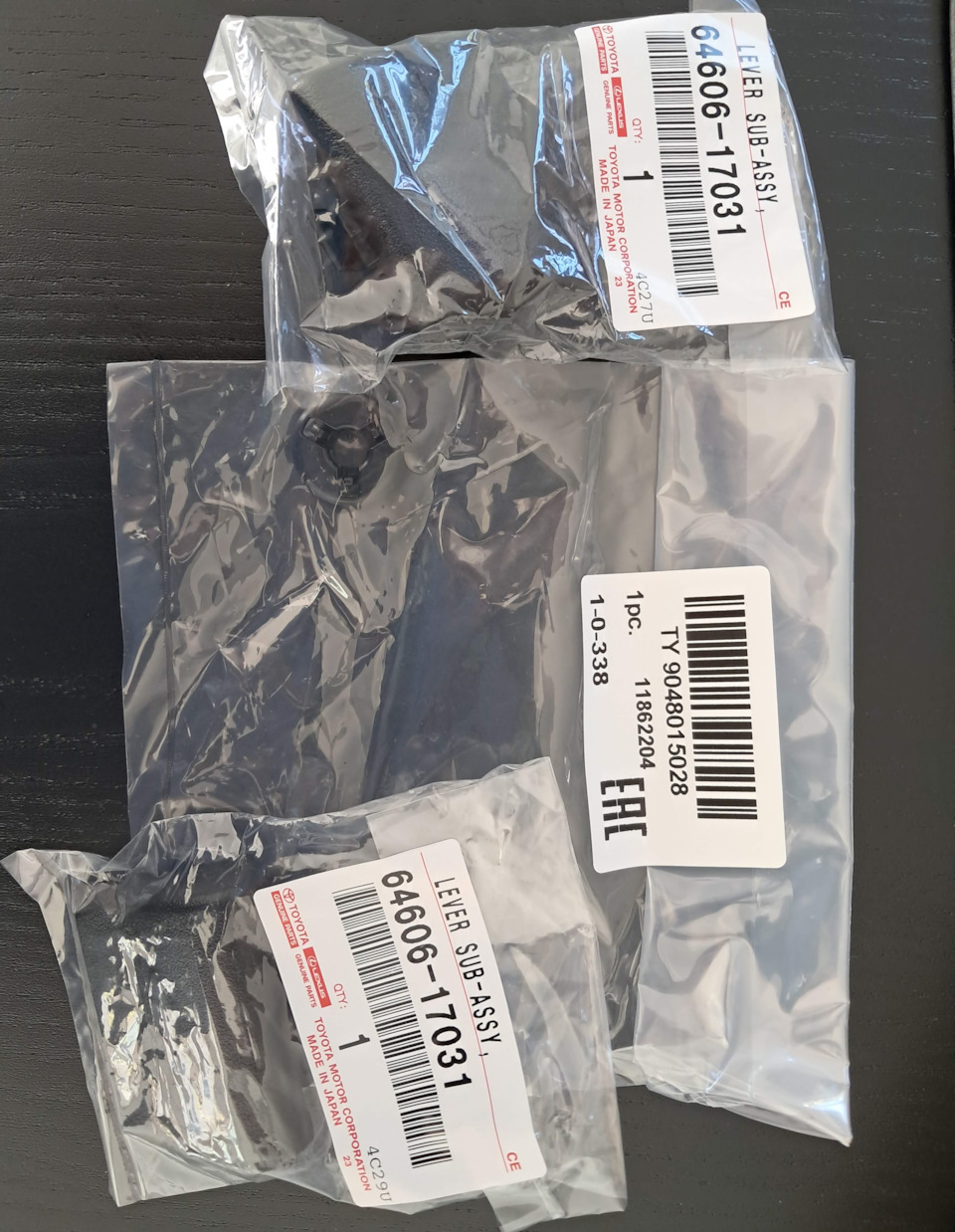 Защелки крышки багажника и клипса стойки — Toyota MR-S, 1,8 л, 1999 ...