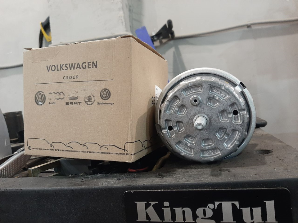 4F0199379BG Опора двигателя левая / AUDI A4, A6 2.0 (BPJ, BYK) TFSI 05 ...