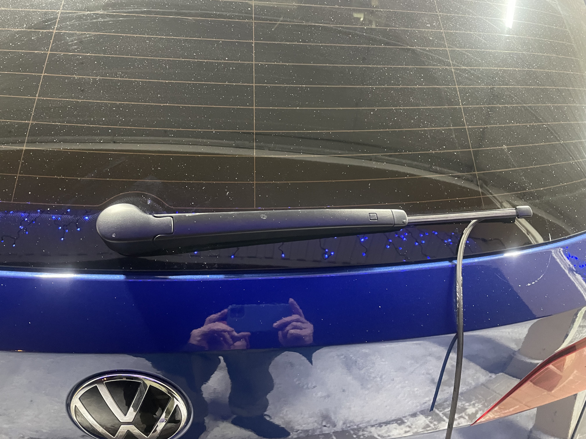 Замена задней щетки стеклоочистителя. — Volkswagen Taos, 1,4 л, 2022 ...