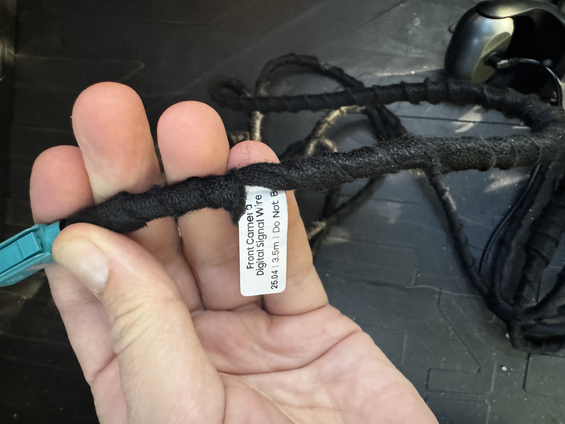 Установка передней цифровой камера teyes cc4 pro (Toyota RAV-4 xa50 ...