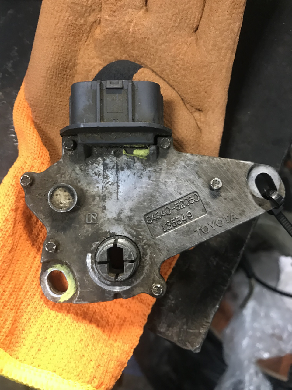 Замена датчика положения АКПП — Toyota ist (1G), 1,5 л, 2002 года ...