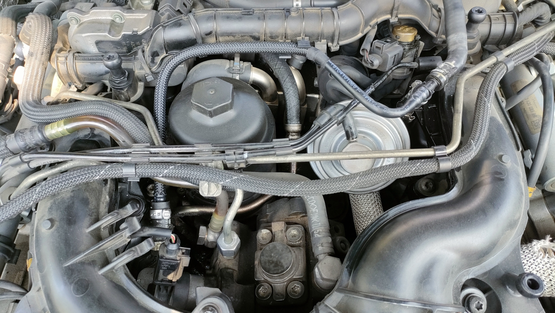 Потекла трубка системы охлаждения. — Audi Q7 (1G), 3 л, 2007 года ...