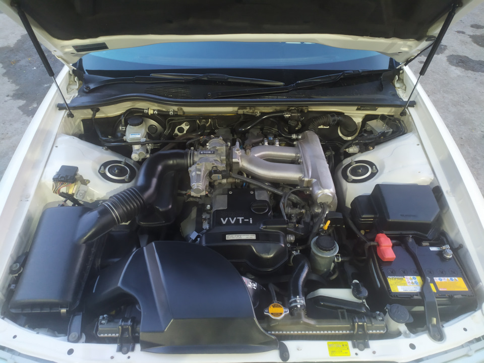 Бачек омывателя, крепёж АКБ, зимняя трапеция — Toyota Mark II (100), 2 ...