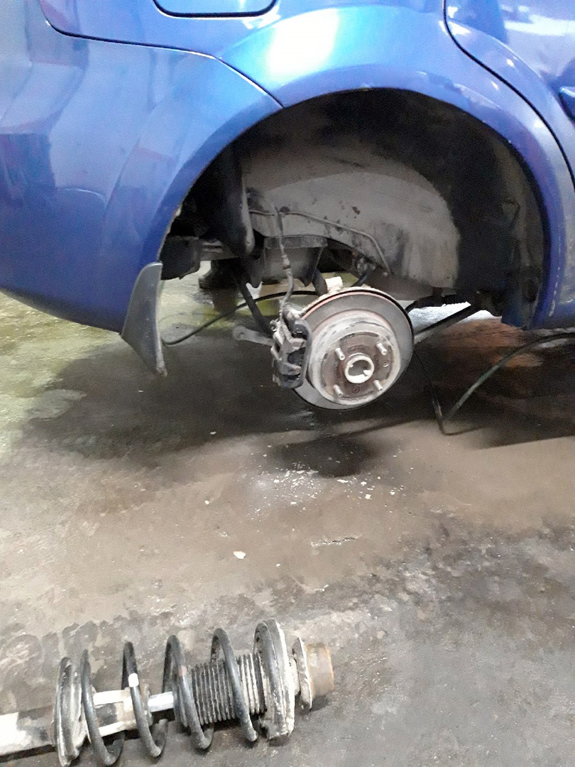 Замена задних амортизаторов. — Chevrolet Lacetti 5D, 1,4 л, 2008 года ...