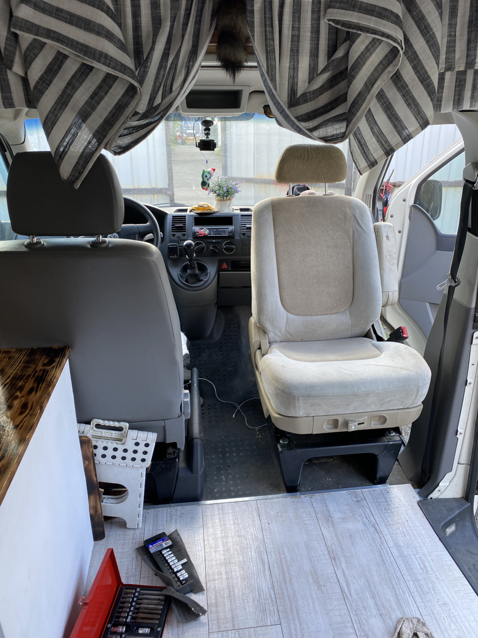 Поворотное сиденье ver 2.0 — Volkswagen Transporter T5, 2,5 л, 2007 ...