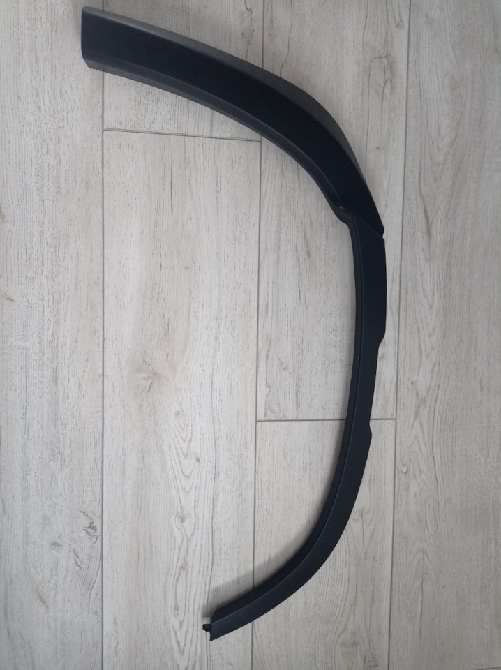 Молдинг задний левый LR130575, LR147937, LR160397 на Land Rover ...