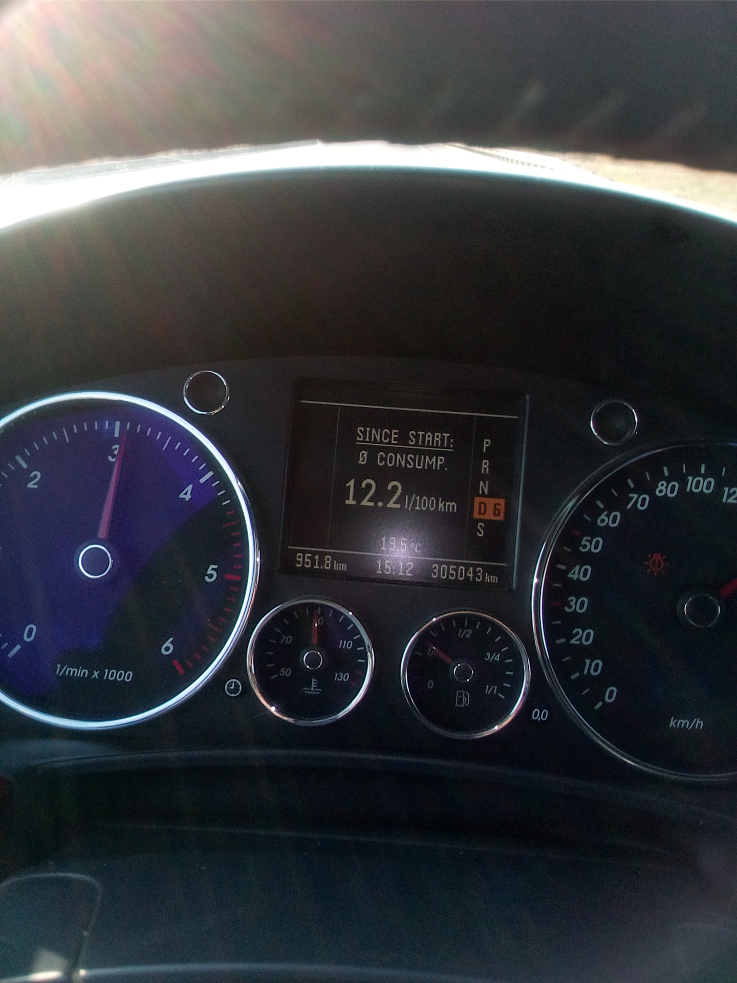 Замена лампочек, ремонт центрального замка и дефлекторов воздуховодов ...