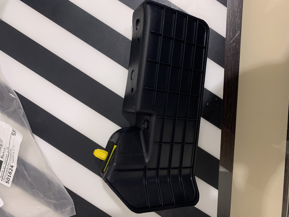 Замена грязезащитного щитка — KIA Sportage (3G), 2 л, 2015 года ...