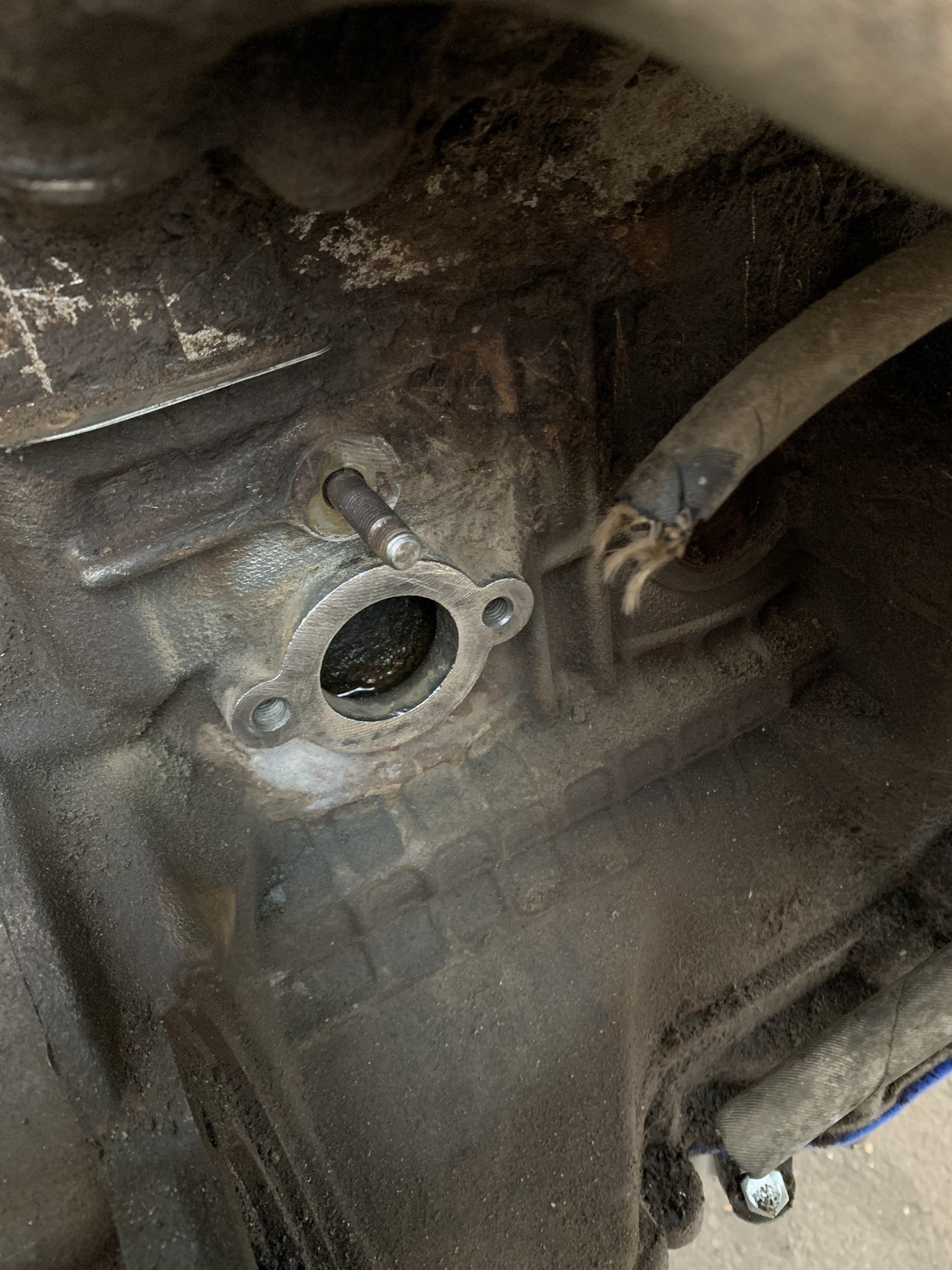 Отводящий патрубок… — УАЗ 39094, 2,7 л, 2013 года | своими руками | DRIVE2