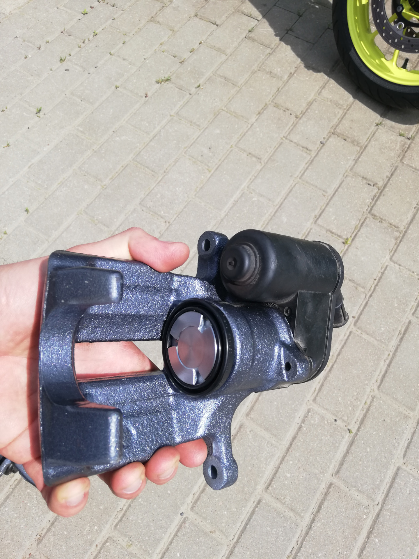 Ребилд задних суппортов 1KW под диск 330мм. — Audi A6 Avant (C6), 3 л ...