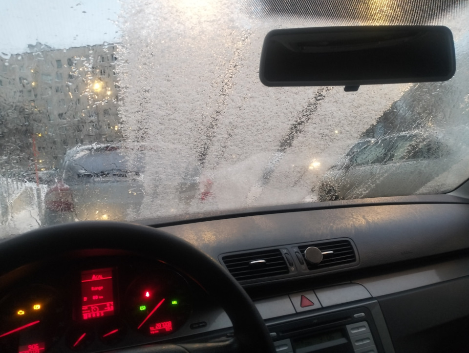 Лобовое с подогревом. — Volkswagen Passat B6, 2 л, 2008 года ...
